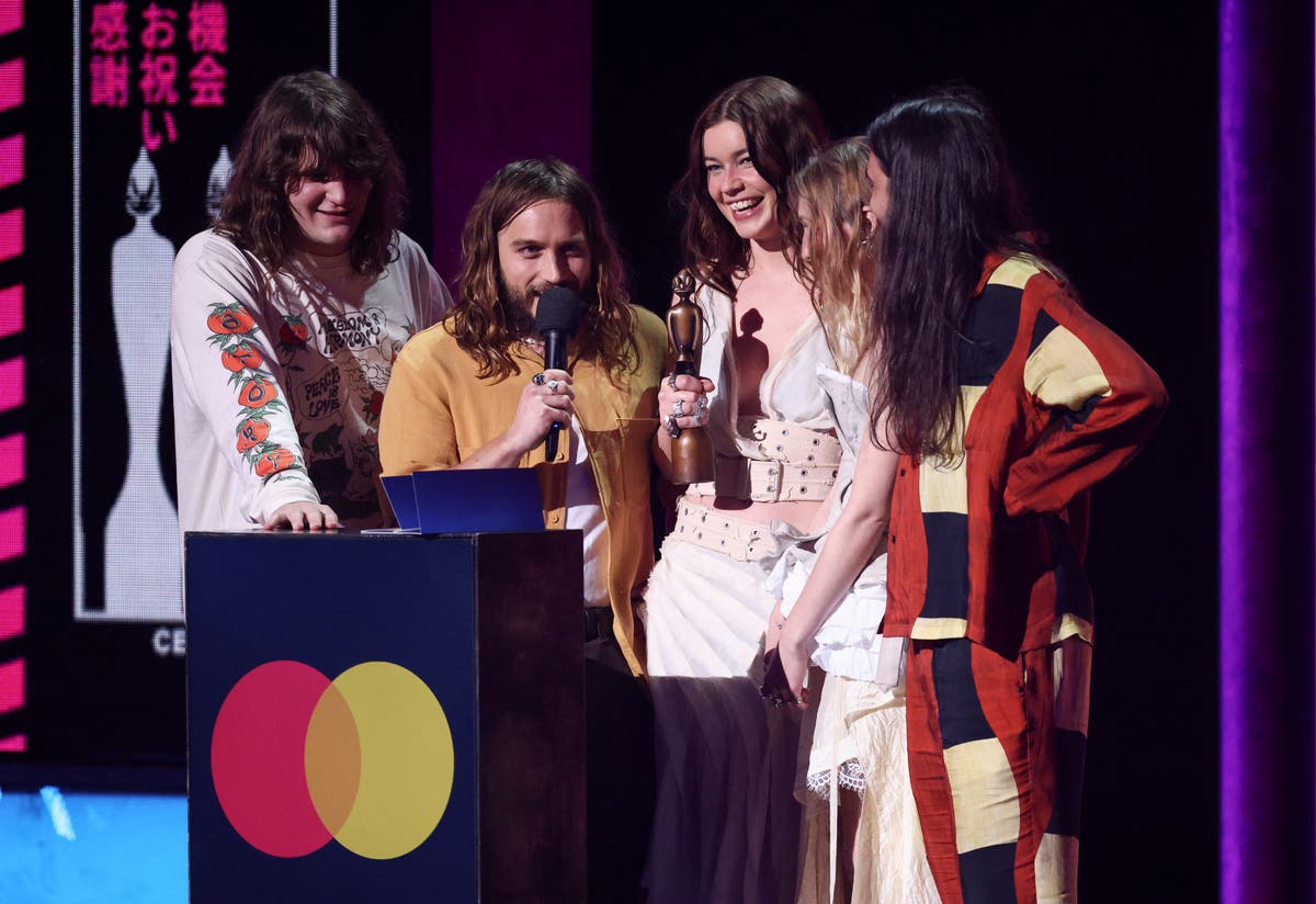 Award shows like the Brits are now just an excuse to have fun – Review ...