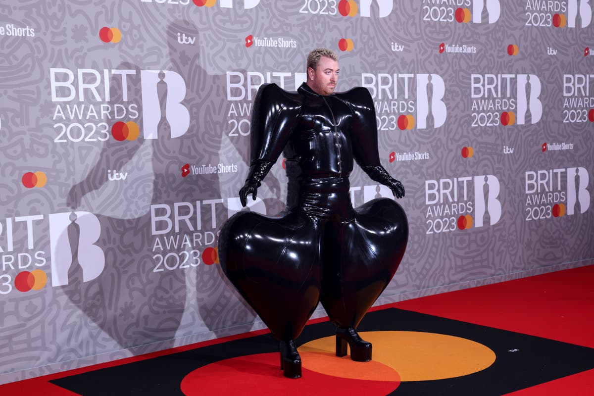 Sam Smith se vuelve viral con traje en los Brit Awards | Independent ...