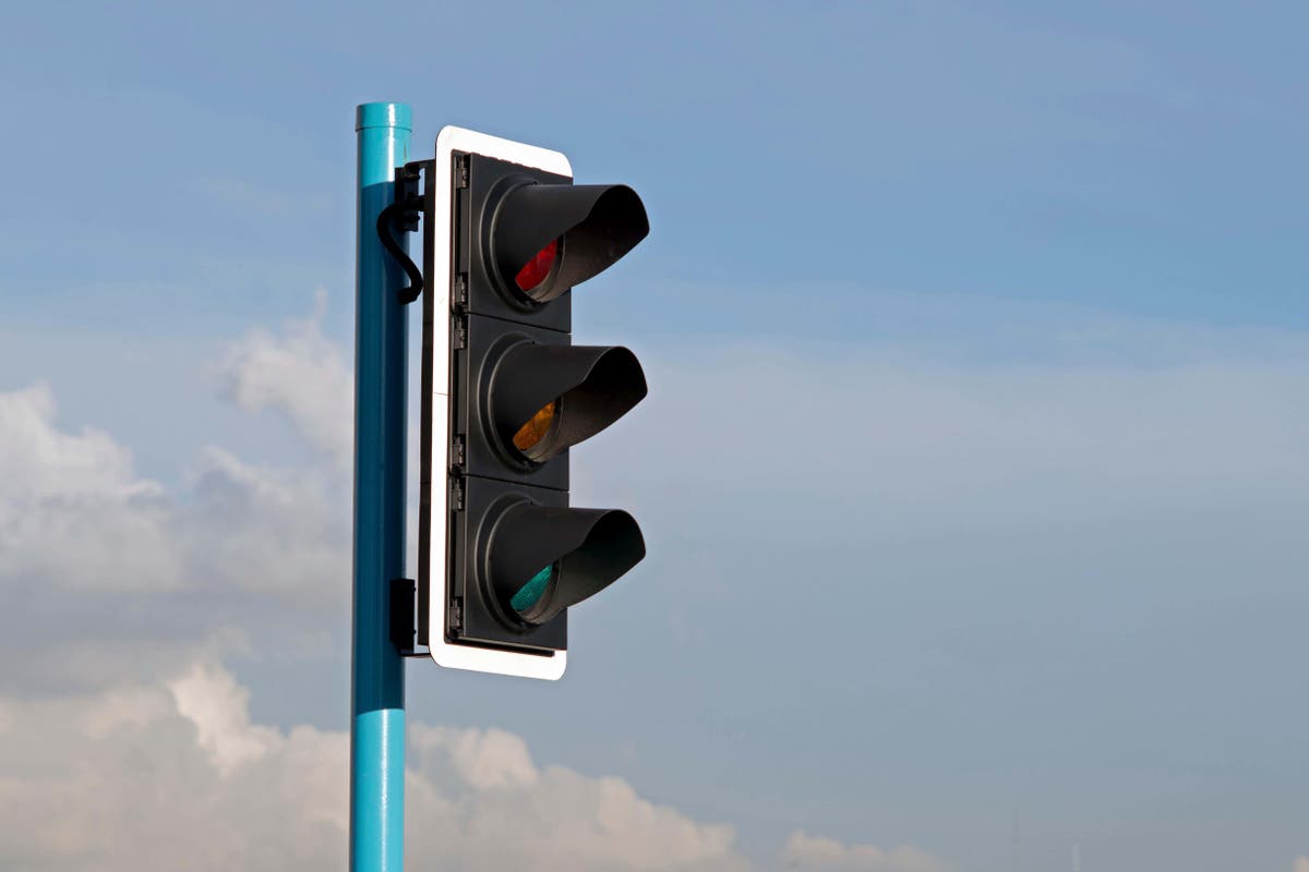 Self-driving cars could make traffic lights obsolete in 20 years ...