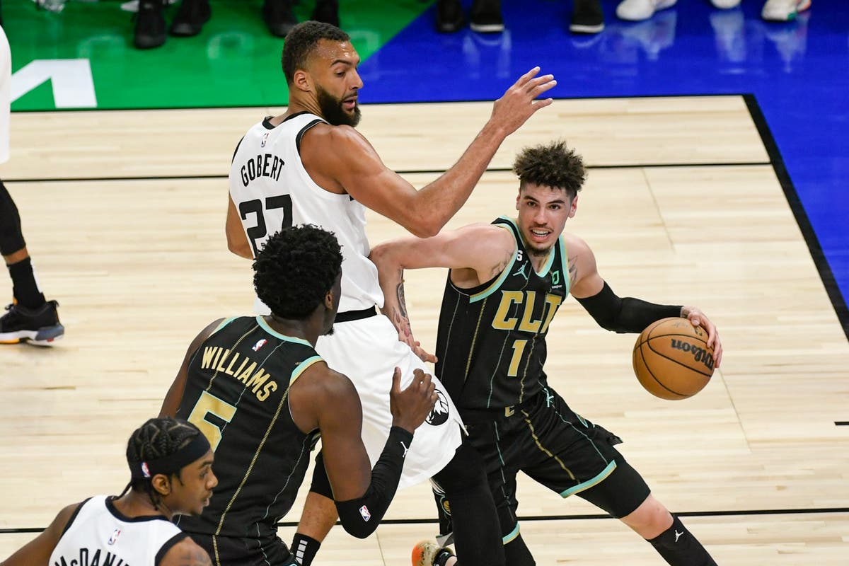 Ball ayuda a Hornets en victoria sobre Wolves | Independent Español