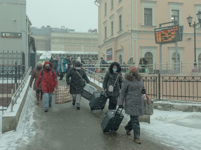 The Russian volunteers helping Ukrainian refugees | The Independent