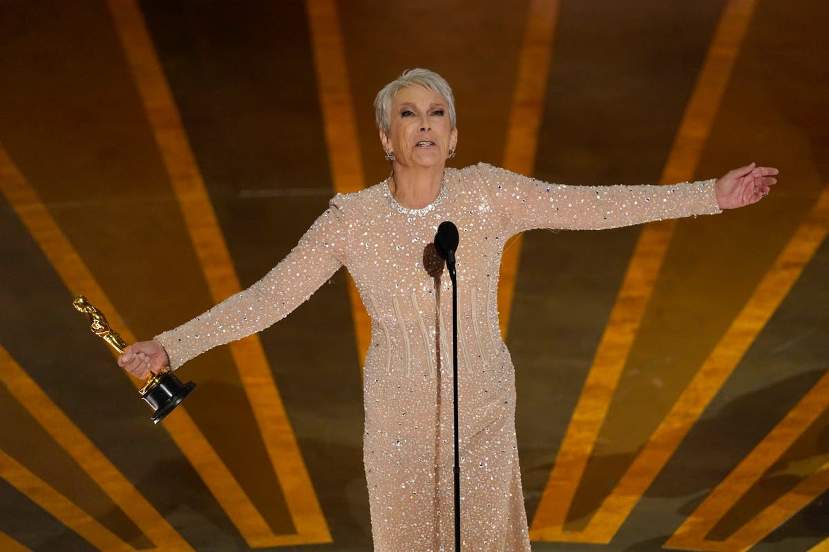 Jamie Lee Curtis gana el Oscar como mejor actriz de reparto ...