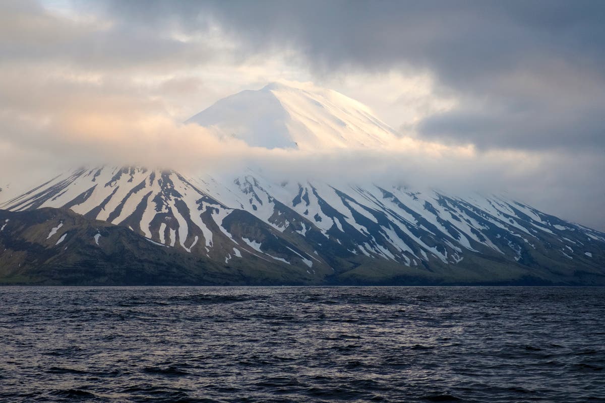 Alaska volcanoes now pose lower threat, after quakes slow | The Independent