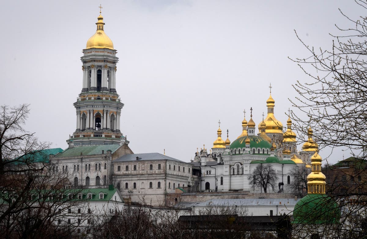 Crece malestar en venerado monasterio ortodoxo en Kiev | Independent ...