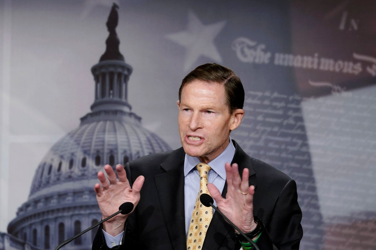 Blumenthal breaks leg at UConn parade, to undego surgery | The Independent
