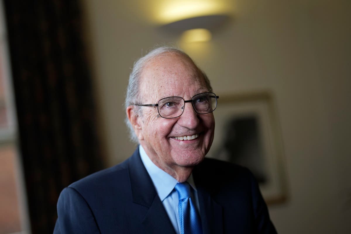 Peacemaker George Mitchell makes poignant Belfast return | The Independent