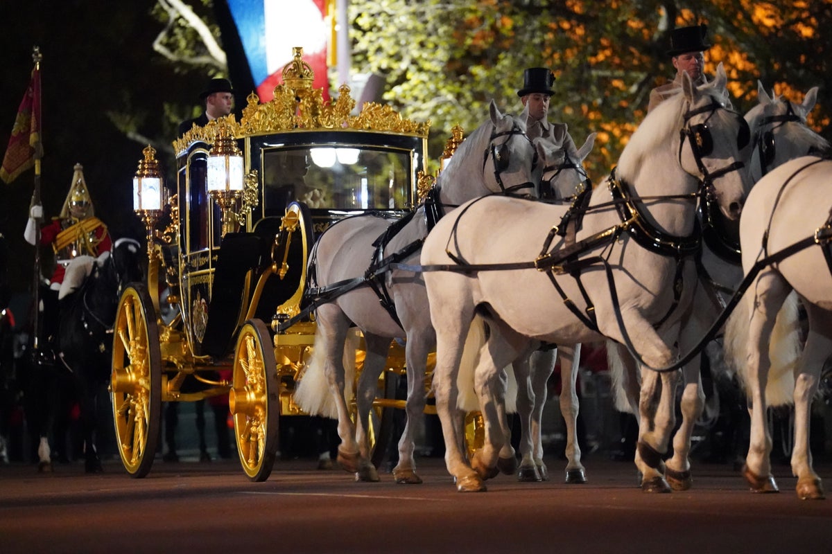 Royal fanatics line the Mall for early morning Coronation rehearsal ...