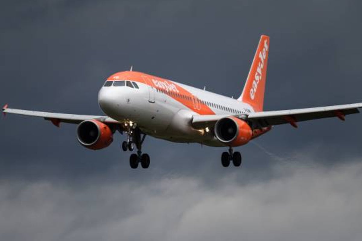 EasyJet plane travelling at 300mph in near miss with drone flying 16ft ...