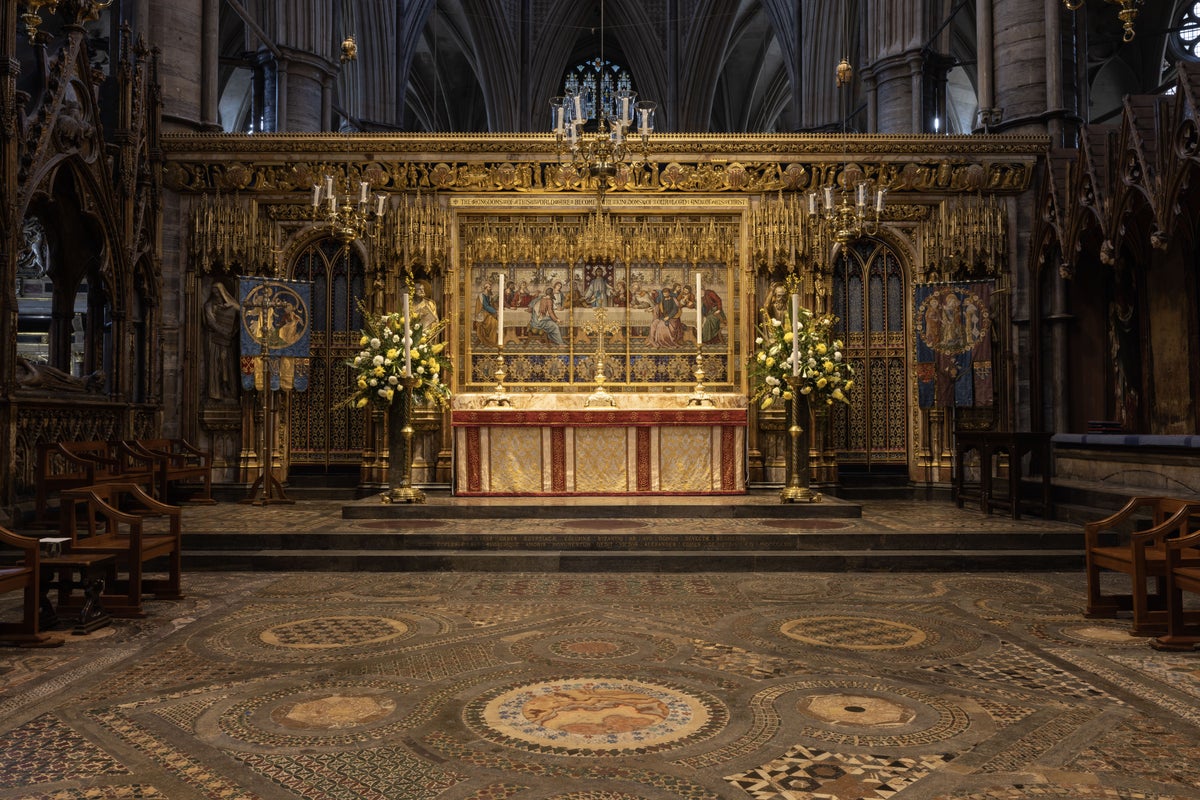 Stage set with coronation theatre inside Westminster Abbey | The ...