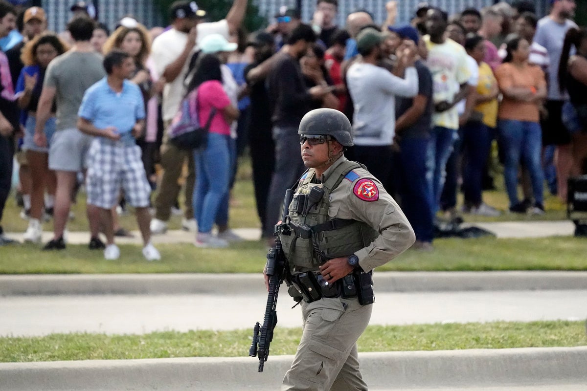 Audio reveals moment officer made frantic request for backup just ...