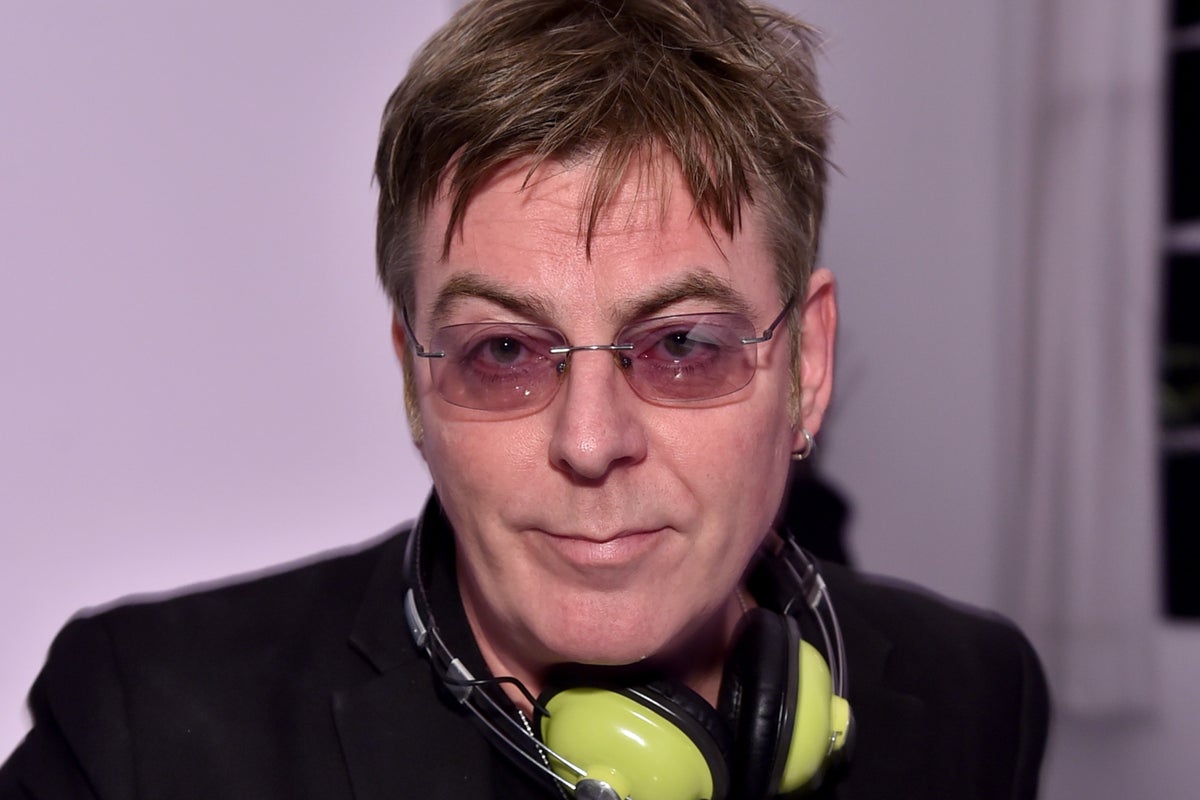 Andy Rourke death: The Smiths bassist dies aged 59 | The Independent