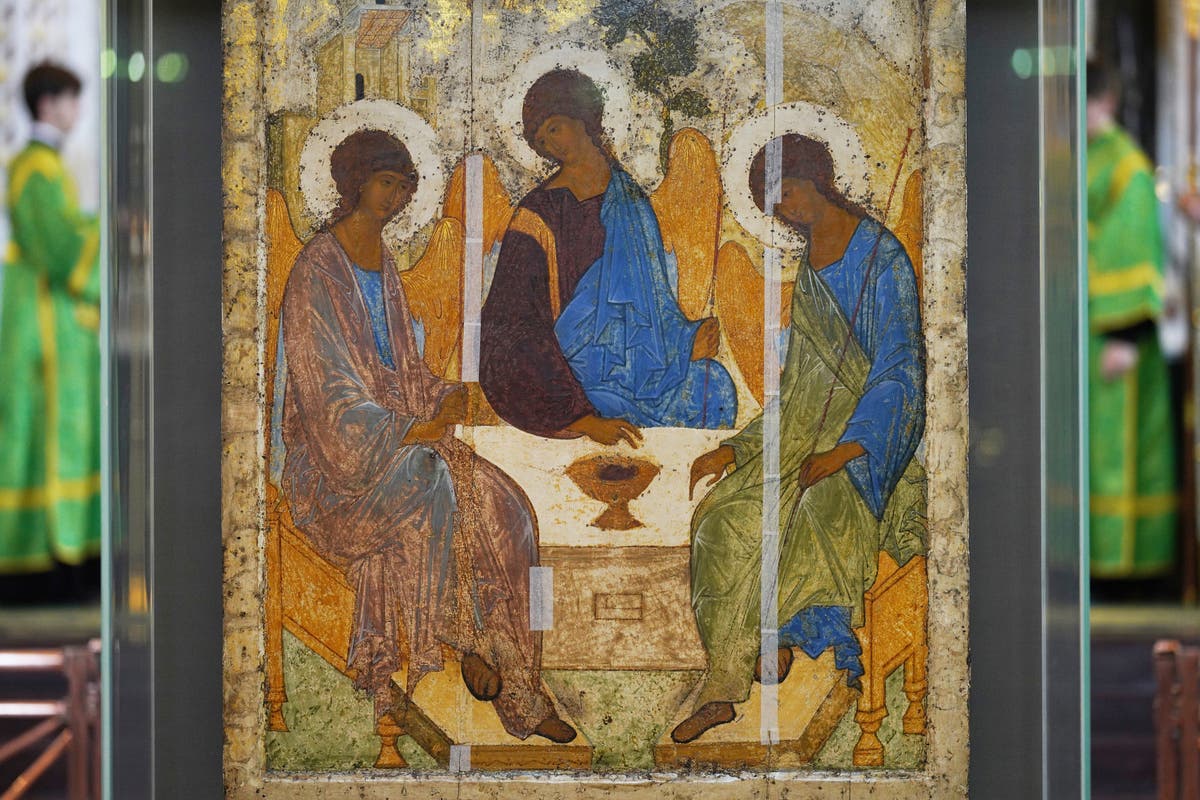 Russia's most famous icon handed over from museum to church despite ...