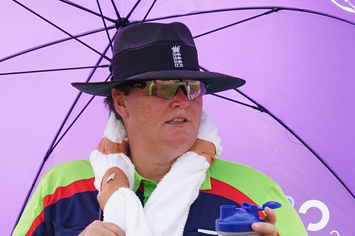 Umpire Sue Redfern makes Blast history as Gloucestershire brush aside ...