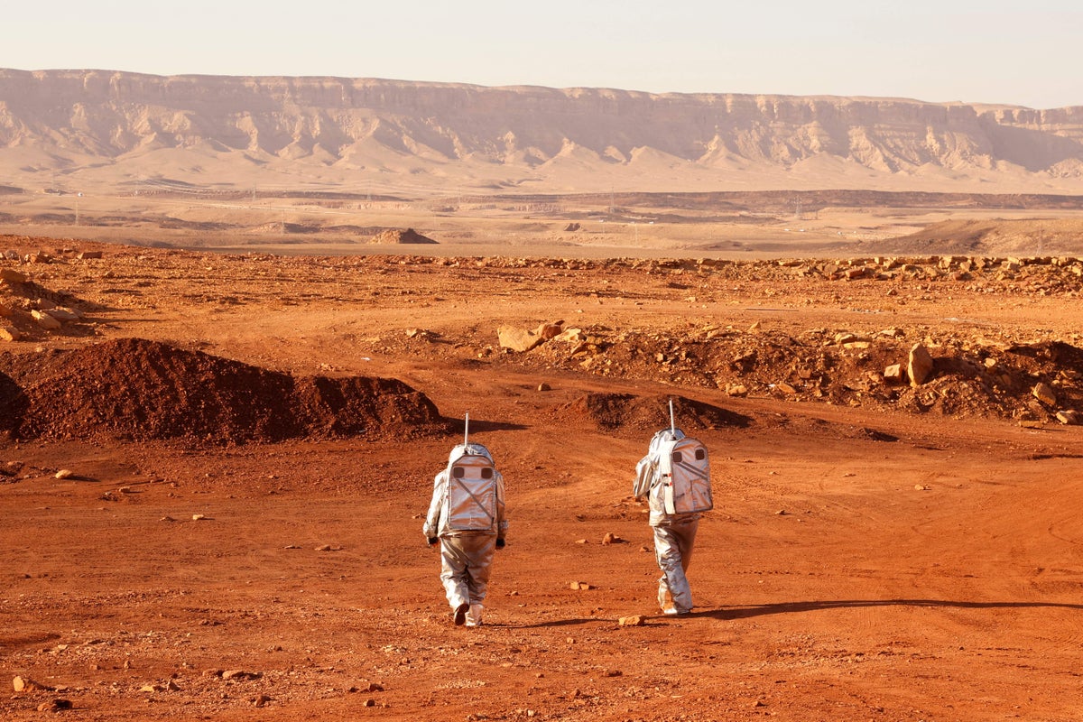 Life on Mars: Nasa wants your help to find out if we can live on ...