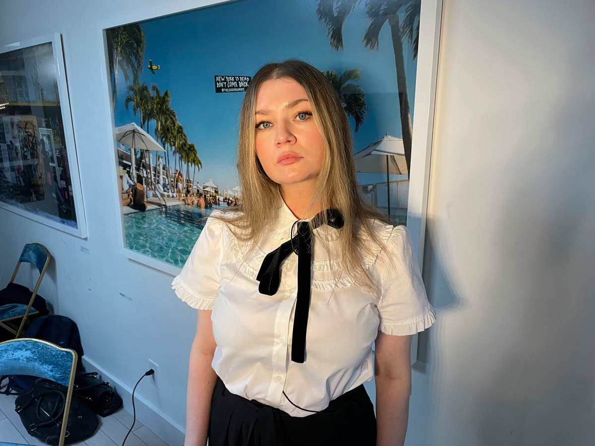 Under house arrest, fake heiress Anna 'Delvey' Sorokin launches podcast ...