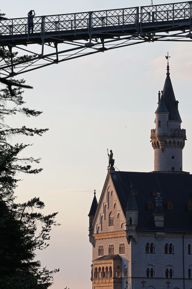 Woman dead after man ‘throws two American tourists down ravine’ at ...