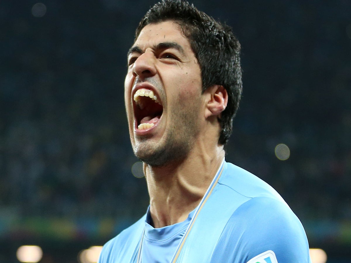luis suarez bite players