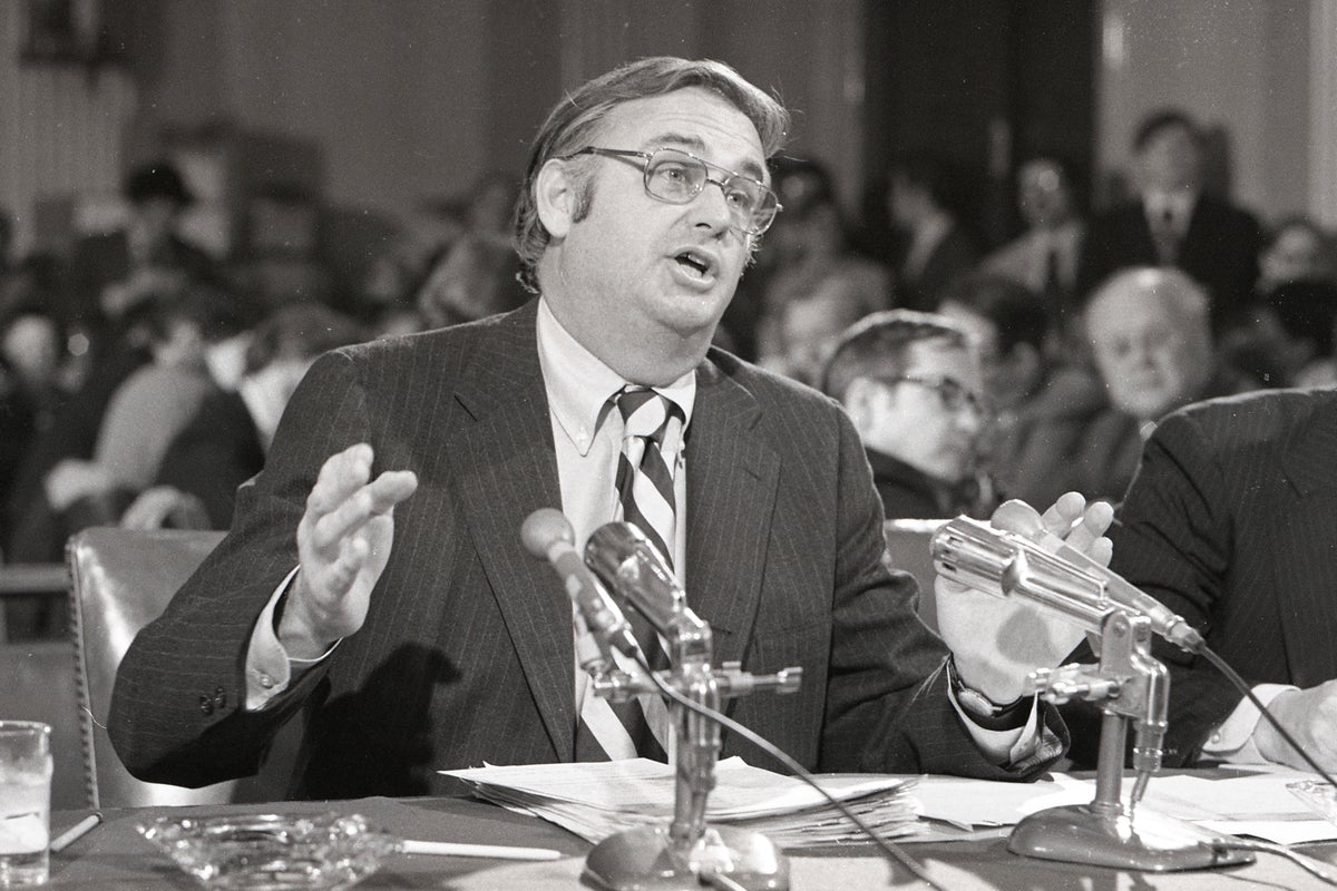 Former Connecticut Gov. Lowell P. Weicker Jr., maverick senator during ...