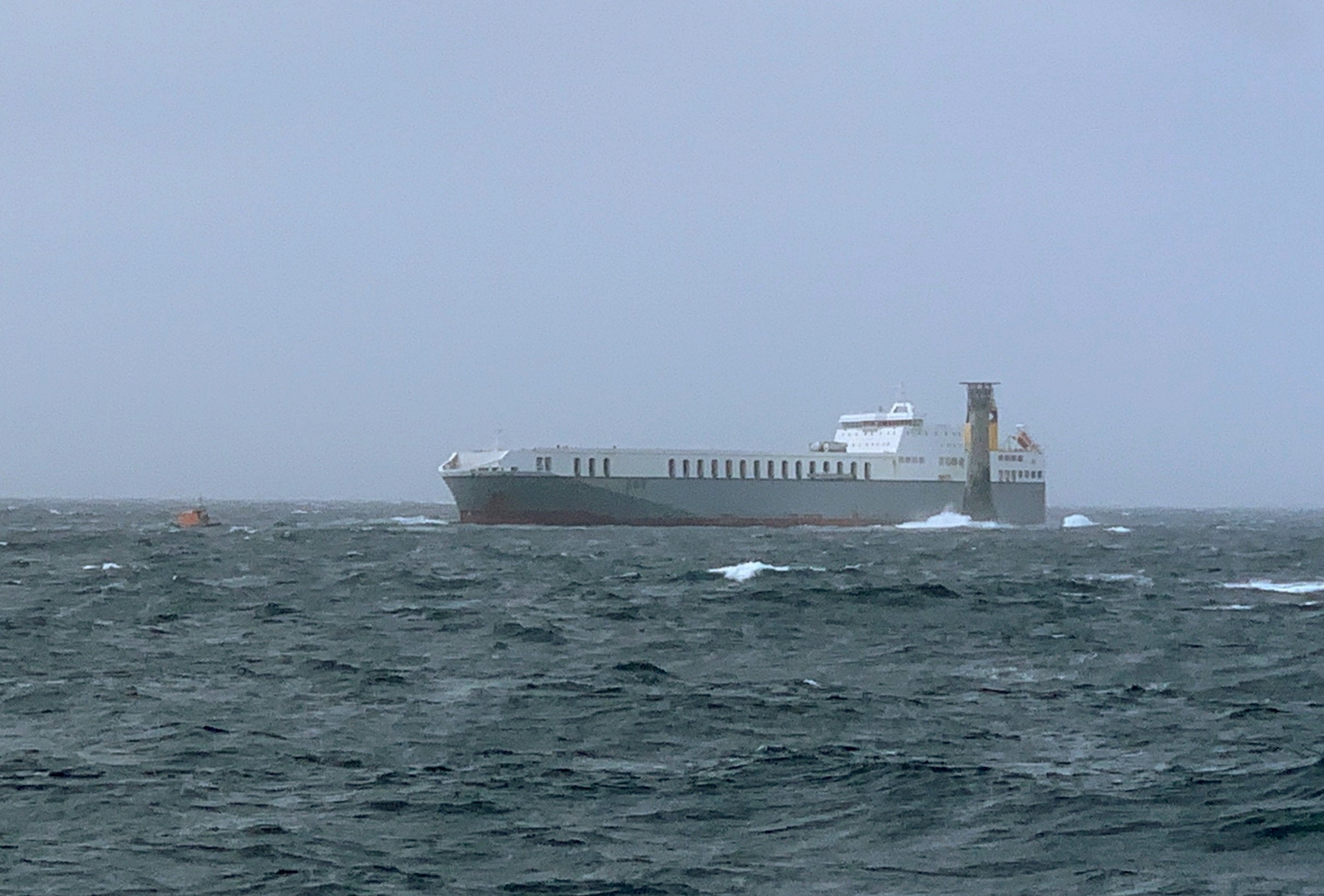Dramatic moment cargo ship almost hits 135-foot tall lighthouse off ...
