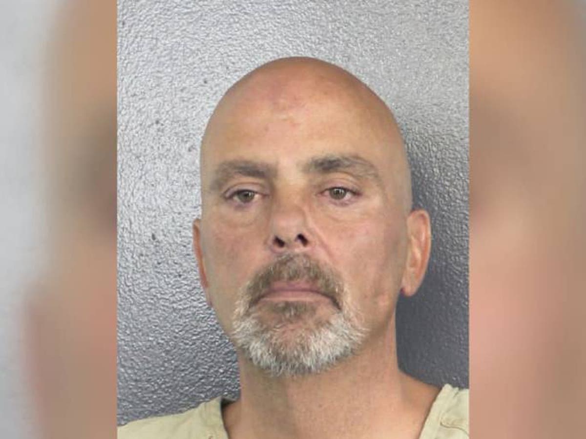 Ohio man escorted from United Flight after grabbing passenger’s leg and ...