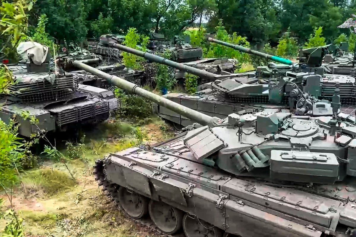 From Challenger to Leopard: How Ukraine’s tanks compare to Russia’s ...