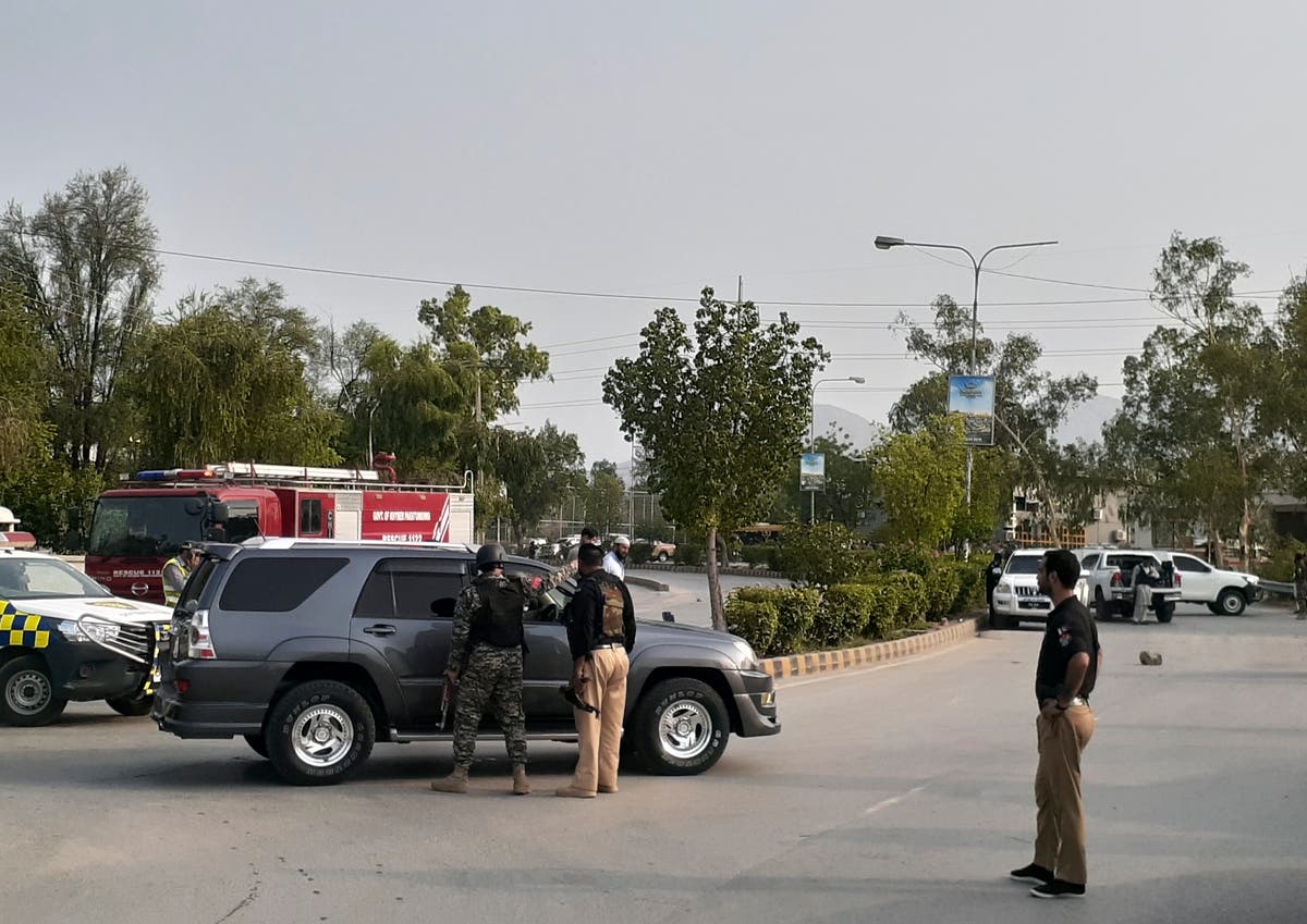 Suicide bomber targets truck carrying troops in northwestern Pakistan ...
