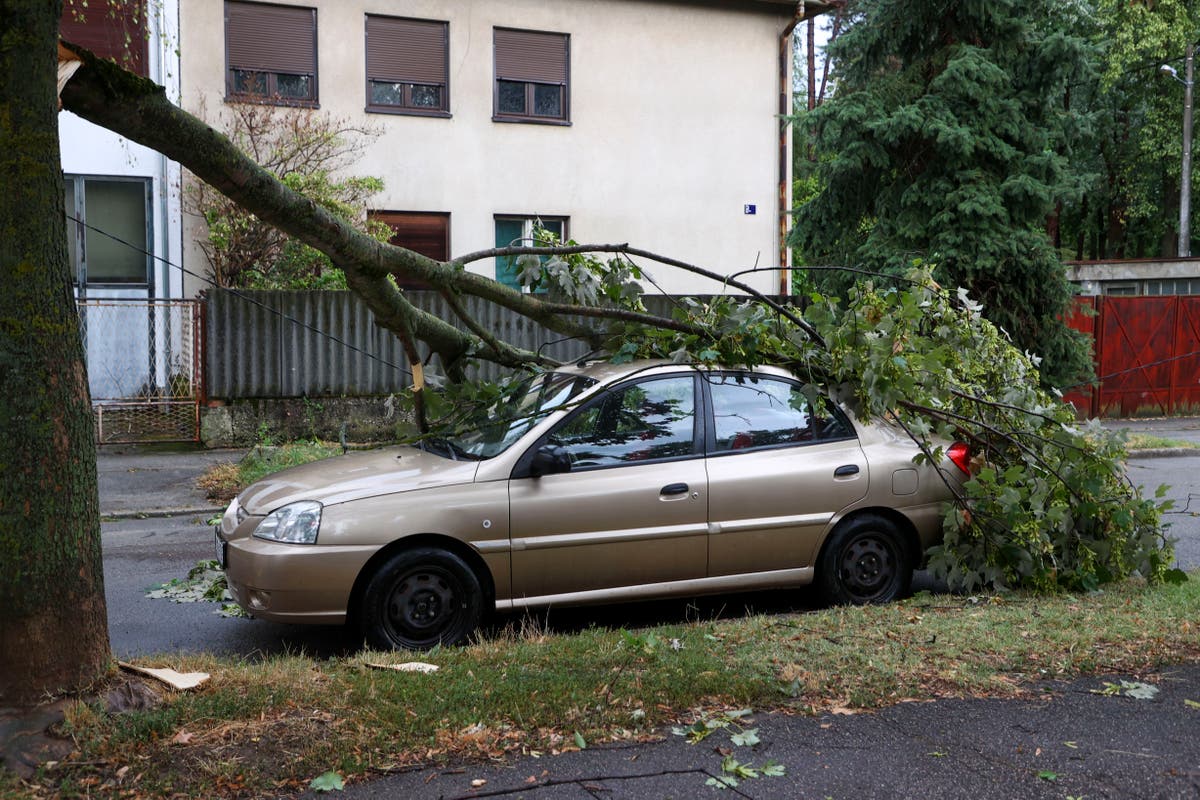 A powerful storm sweeps Croatia and Slovenia after days of heat ...