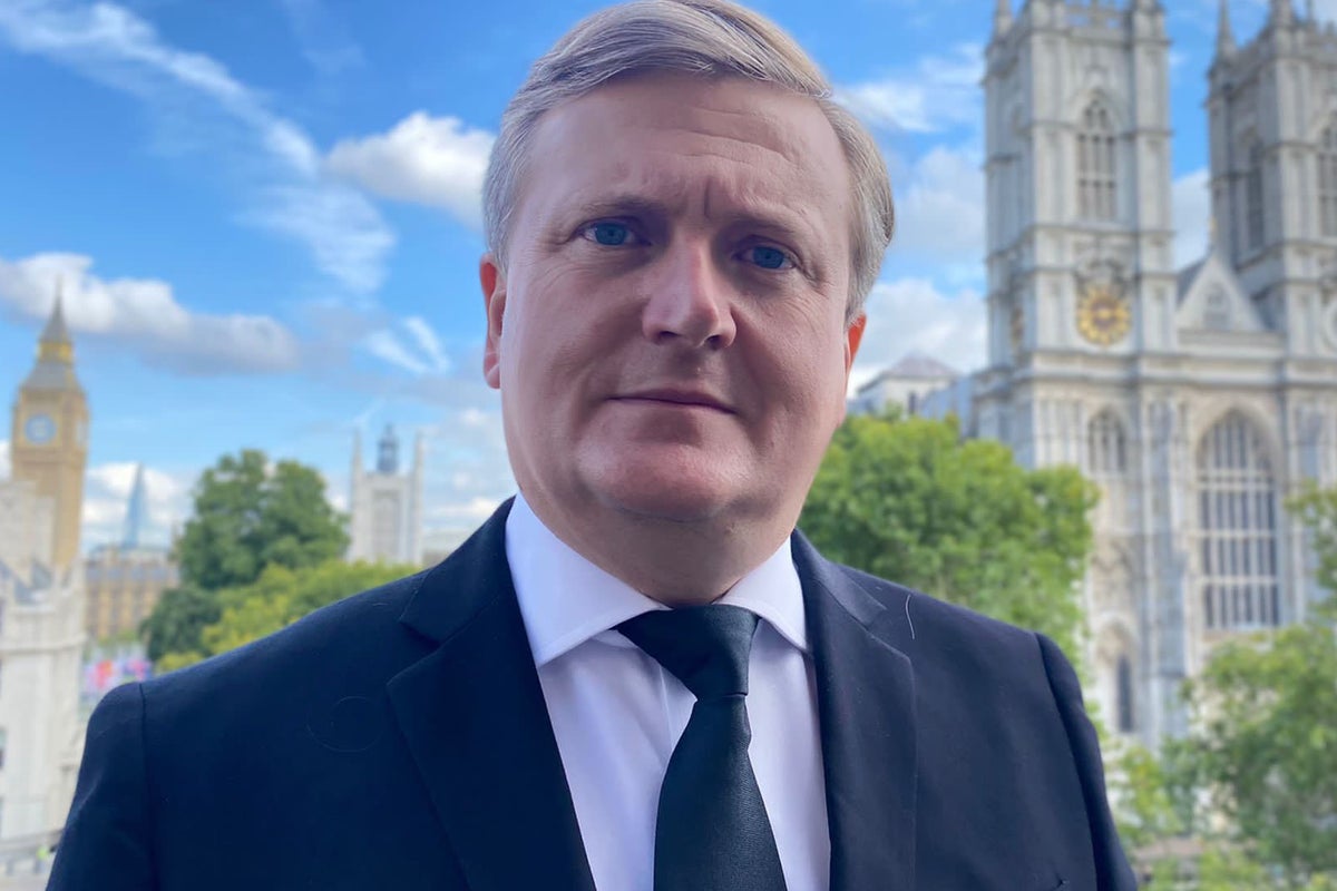 Aled Jones robbed of £17,000 Rolex watch by teenager holding a machete ...