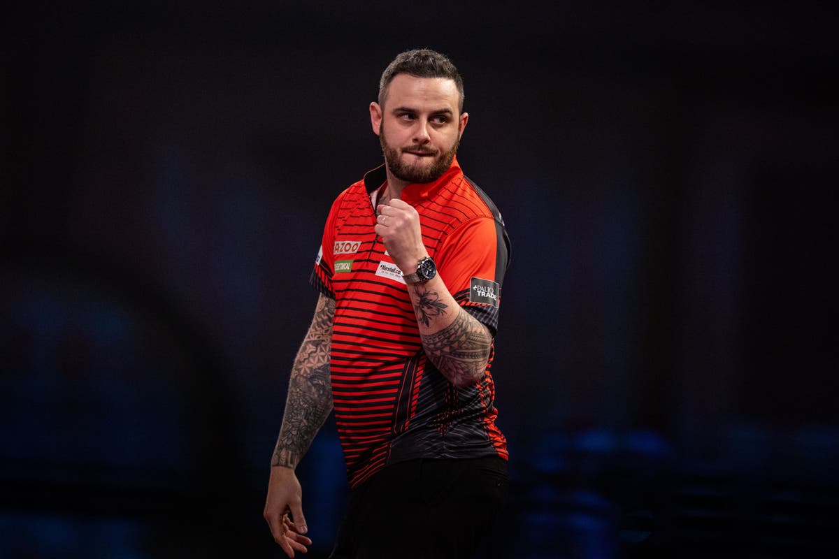 Joe Cullen sees off Daryl Gurney to booked semi-final spot at World Matchplay | The Independent