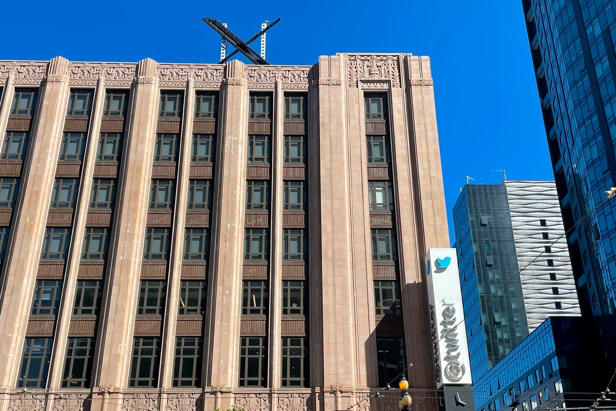 'X' logo installed atop Twitter building, spurring San Francisco to ...