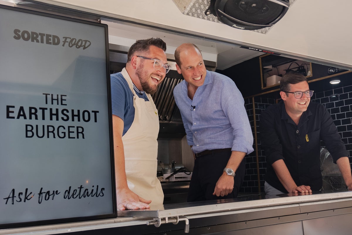 Prince William serves up vegetarian ‘Earthshot burgers’ to shocked ...