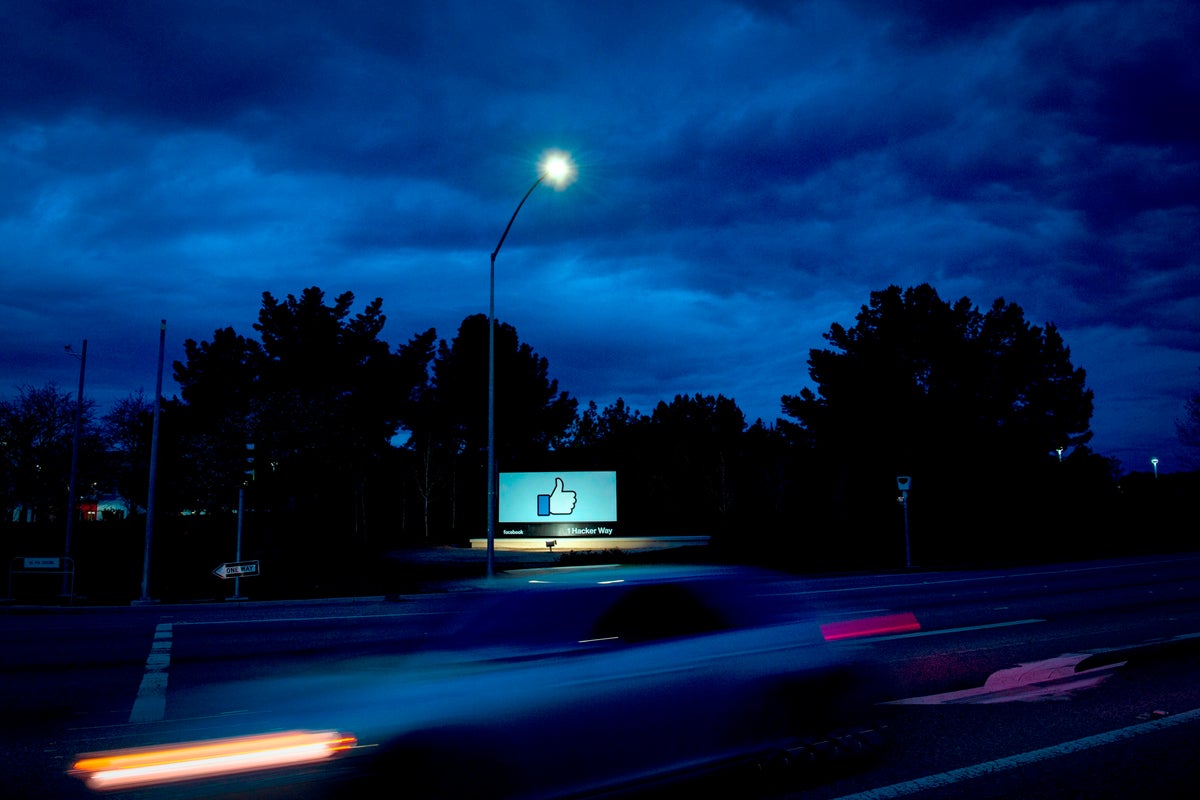 Hundreds of hoax Facebook posts are terrifying people into sharing them ...