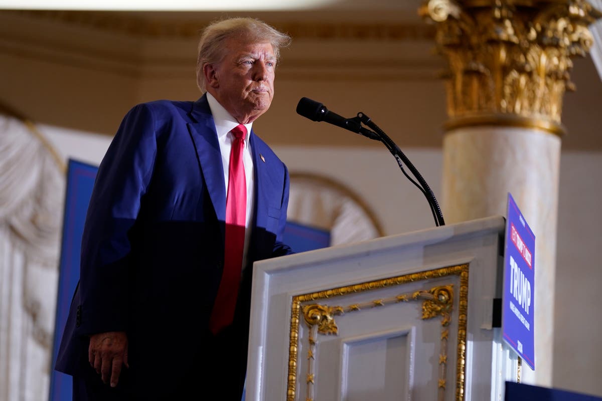 Trump lawyers back in DC court as two sides differ over trial date in ...