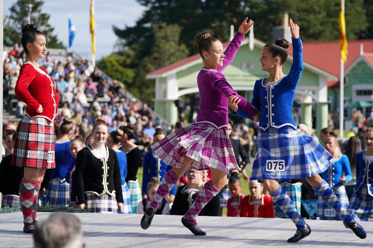 In Pictures: Royals watch Highland games at Braemar Gathering | The ...