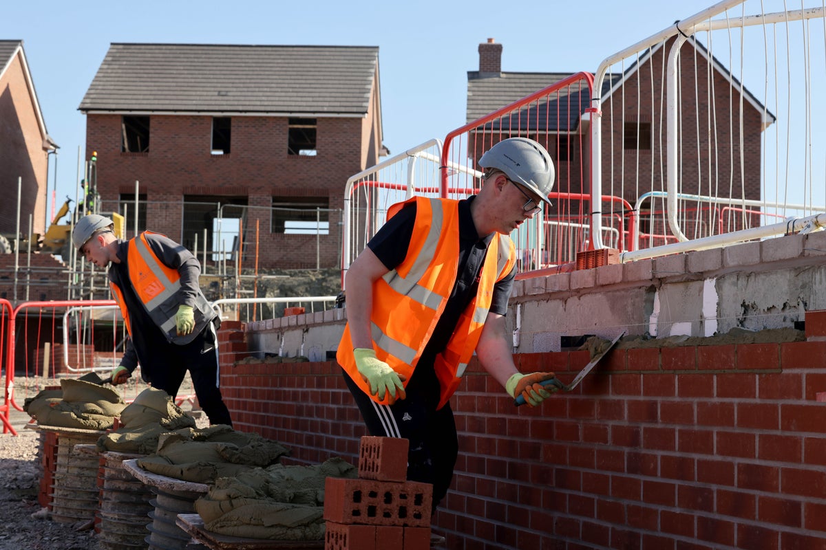Builder Barratt reduced workforce by hundreds after Liz Truss’s ...