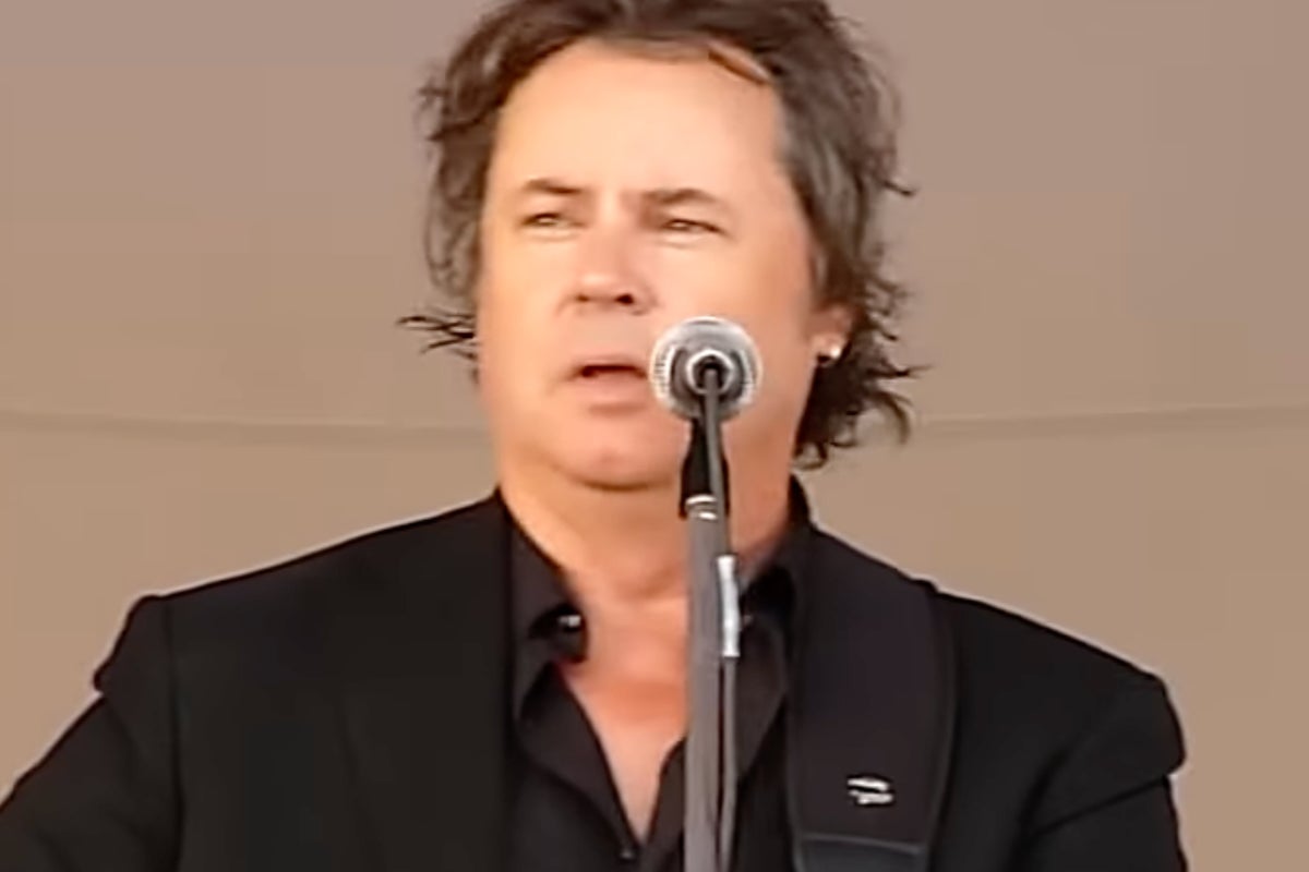 Bruce Guthro death: Lead singer of Scottish band Runrig dies aged 62 ...