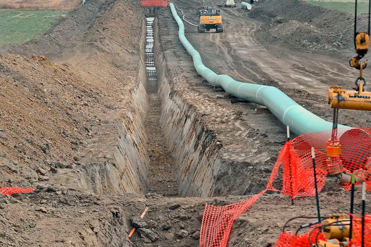 Feds leave future of Dakota Access pipeline's controversial river ...