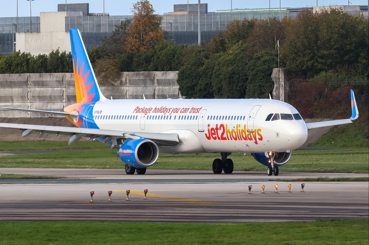 Woman kicked off Jet2 flight after cabin crew spot her ‘sweating’ | The ...