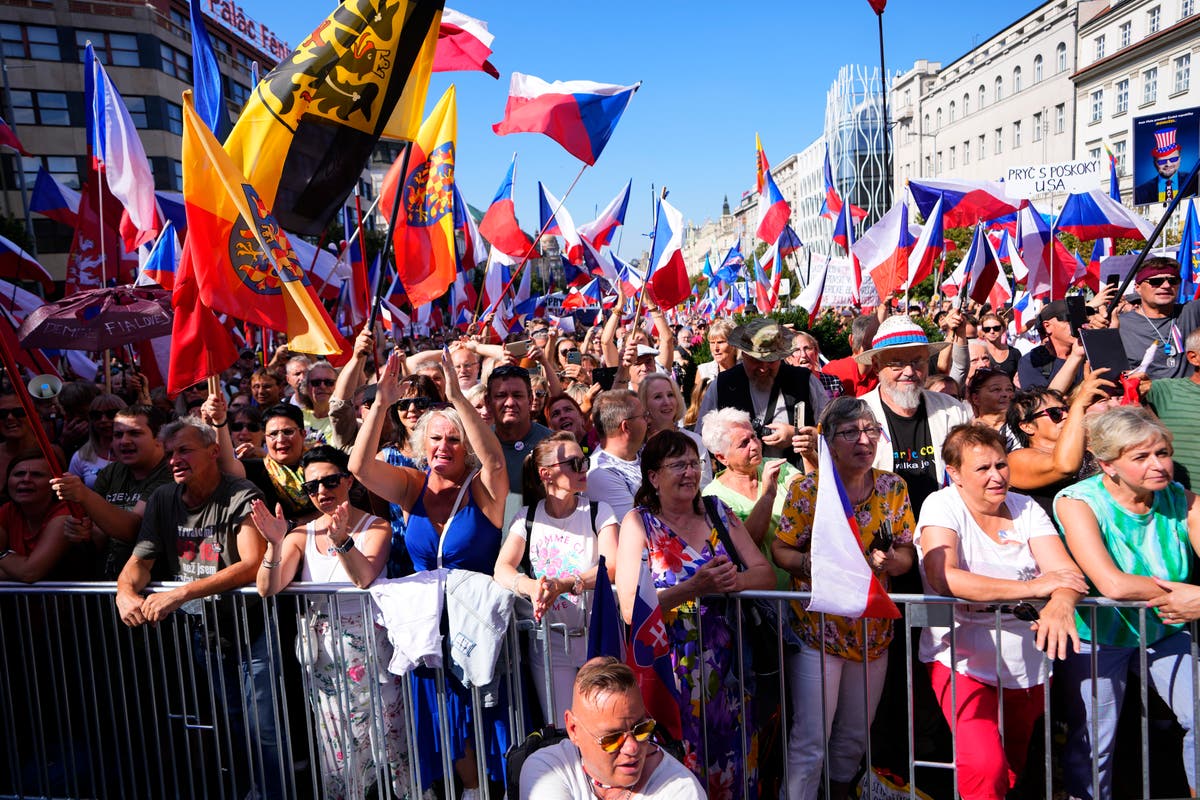 Thousands of Czechs rally in Prague to demand the government's ...