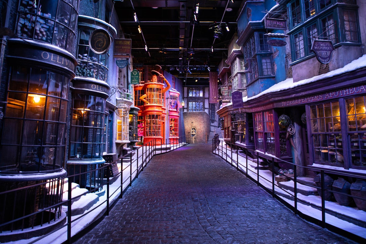Warner Bros Studios Leavesden to create 4,000 jobs across UK after ...