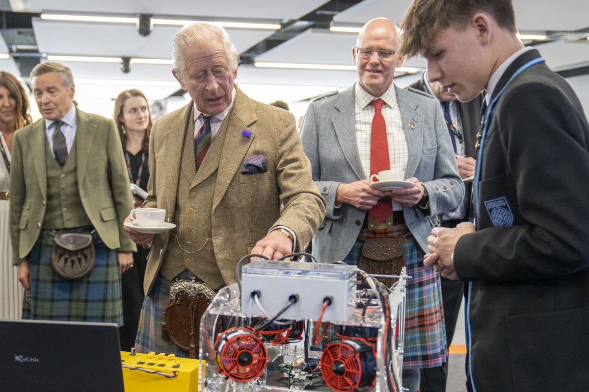 King meets next generation of engineers during visit to industry hub ...