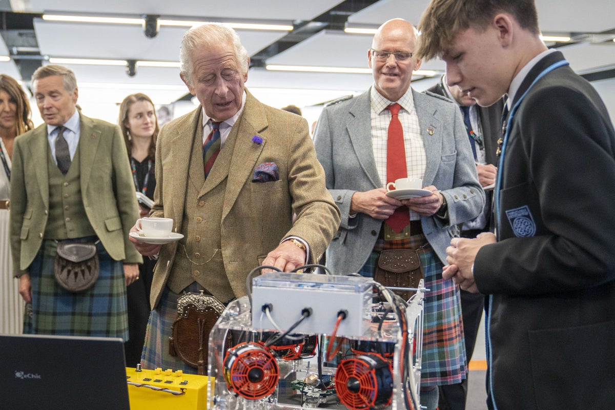 King meets next generation of engineers during visit to industry hub ...