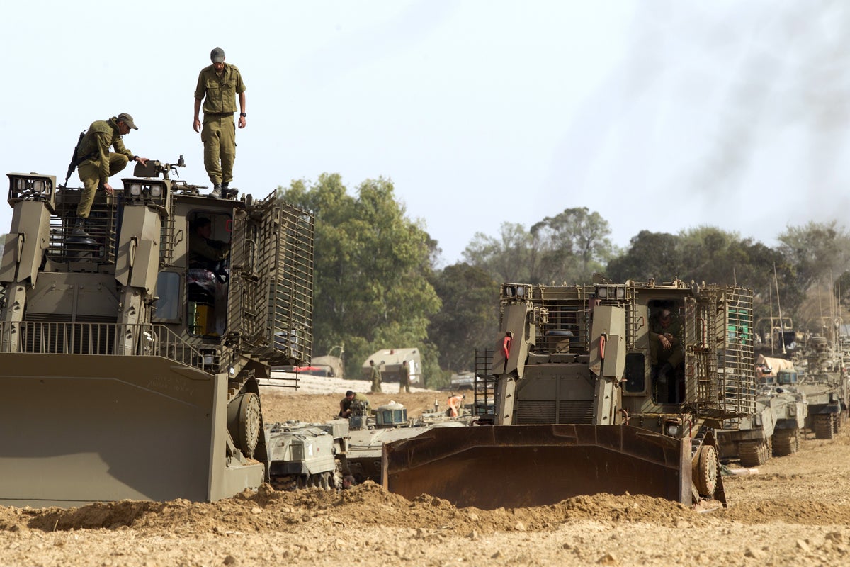 What are Israel’s D9R bulldozers? £1m armoured ‘Teddy Bear’ tank set to ...