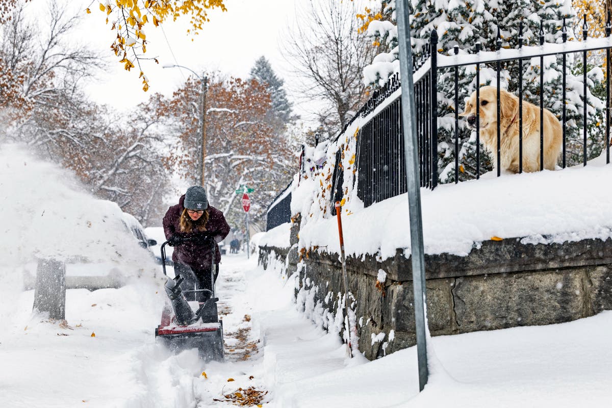 Snow piles up in North Dakota as region's first major snowstorm of the ...