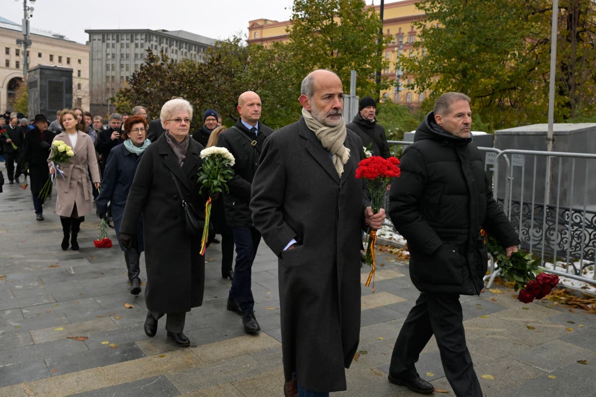 Russians commemorate victims of Soviet repression as a present-day ...
