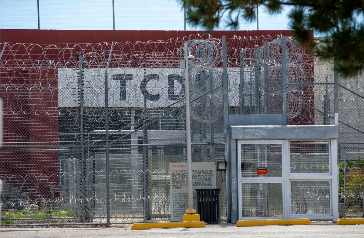 Class-action lawsuit alleges unsafe conditions at migrant detention ...