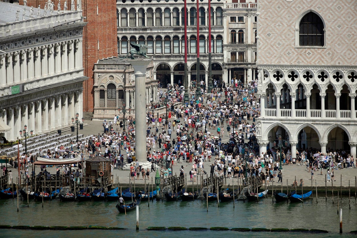 Venice rolls out day-tripper fee to try to regulate mass crowds on peak ...