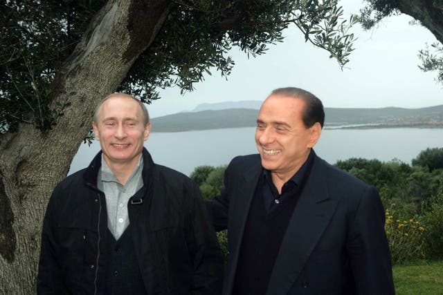 Vladimir Putin cut out the heart of a deer and gave it to Silvio ...