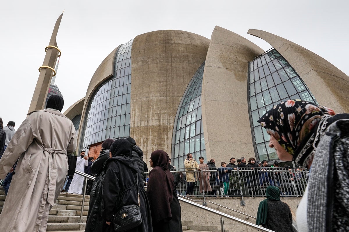 Germany and Turkey agree to train imams who serve Germany's Turkish ...