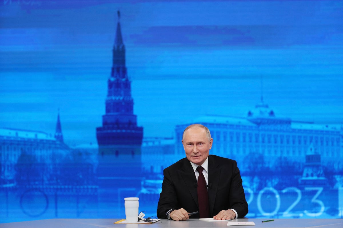Putin ratchets up military pressure on Ukraine as he expects Western ...